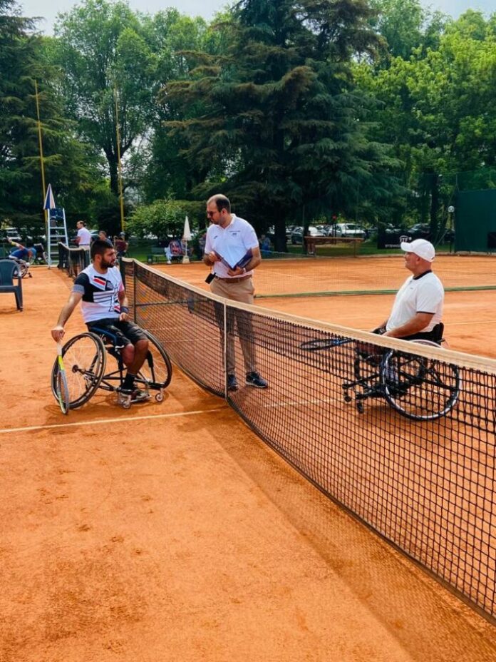 Tennis yevanorwara nevhiri inodzoka: mitambo yepamusoro-soro yepasi ...
