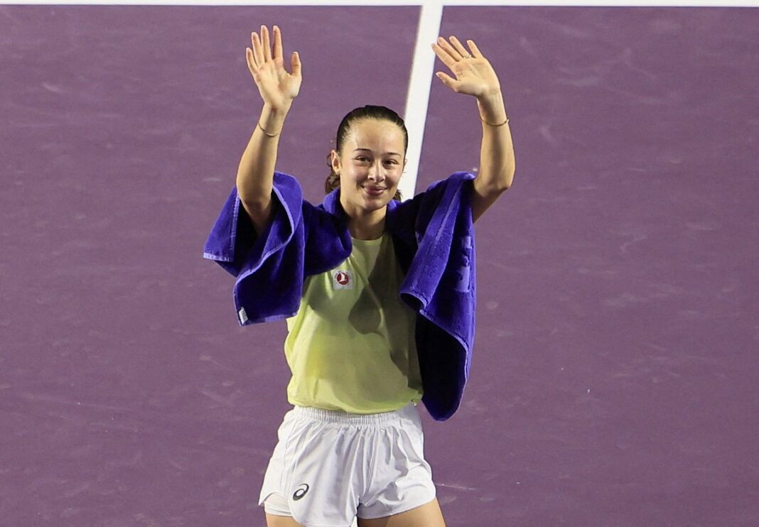 Australian Open: Sonmez pab ib tug ntxhais ntaus pob uas tsaus muag ...