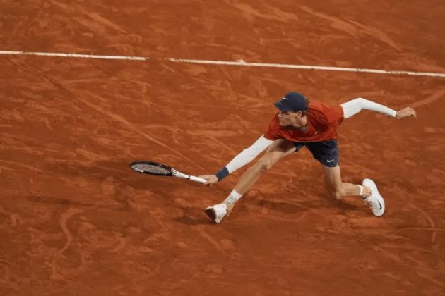 Bumalik na sa court si Sinner! Nagsasanay ngayon kasama ang kanyang ...