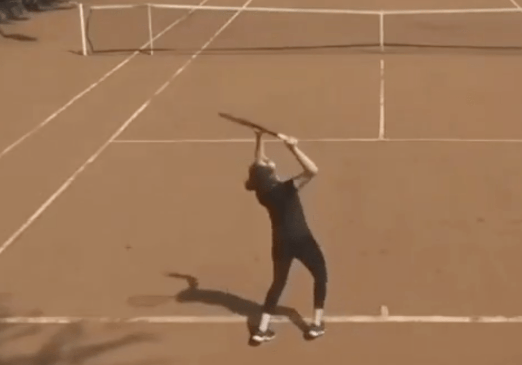 Clamoroso a Nairobi, in campo una tennista alle prime armi[VIDEO]